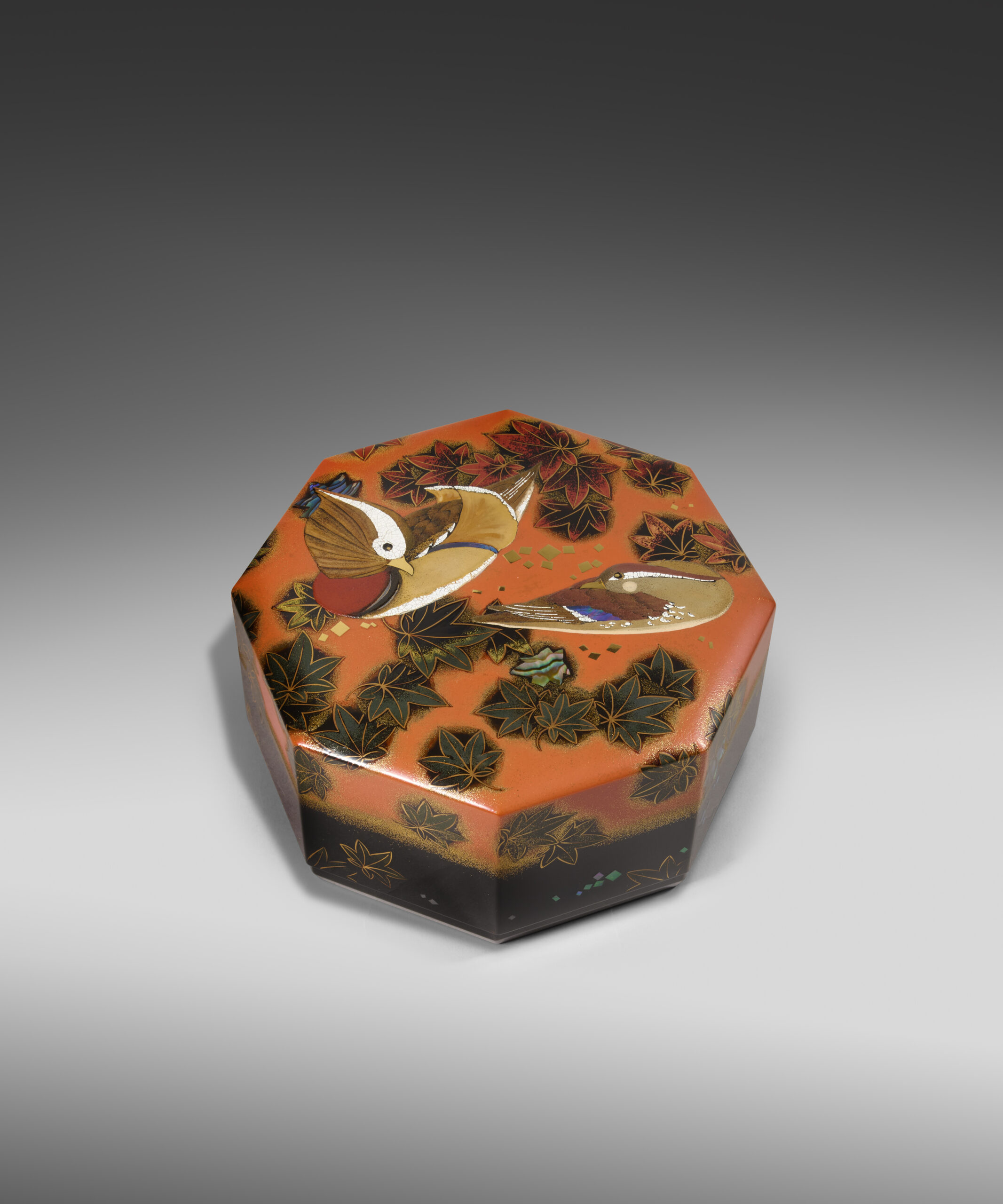 Octagonal lacquer box with mandarin ducks - Grace Tsumugi Fine Art